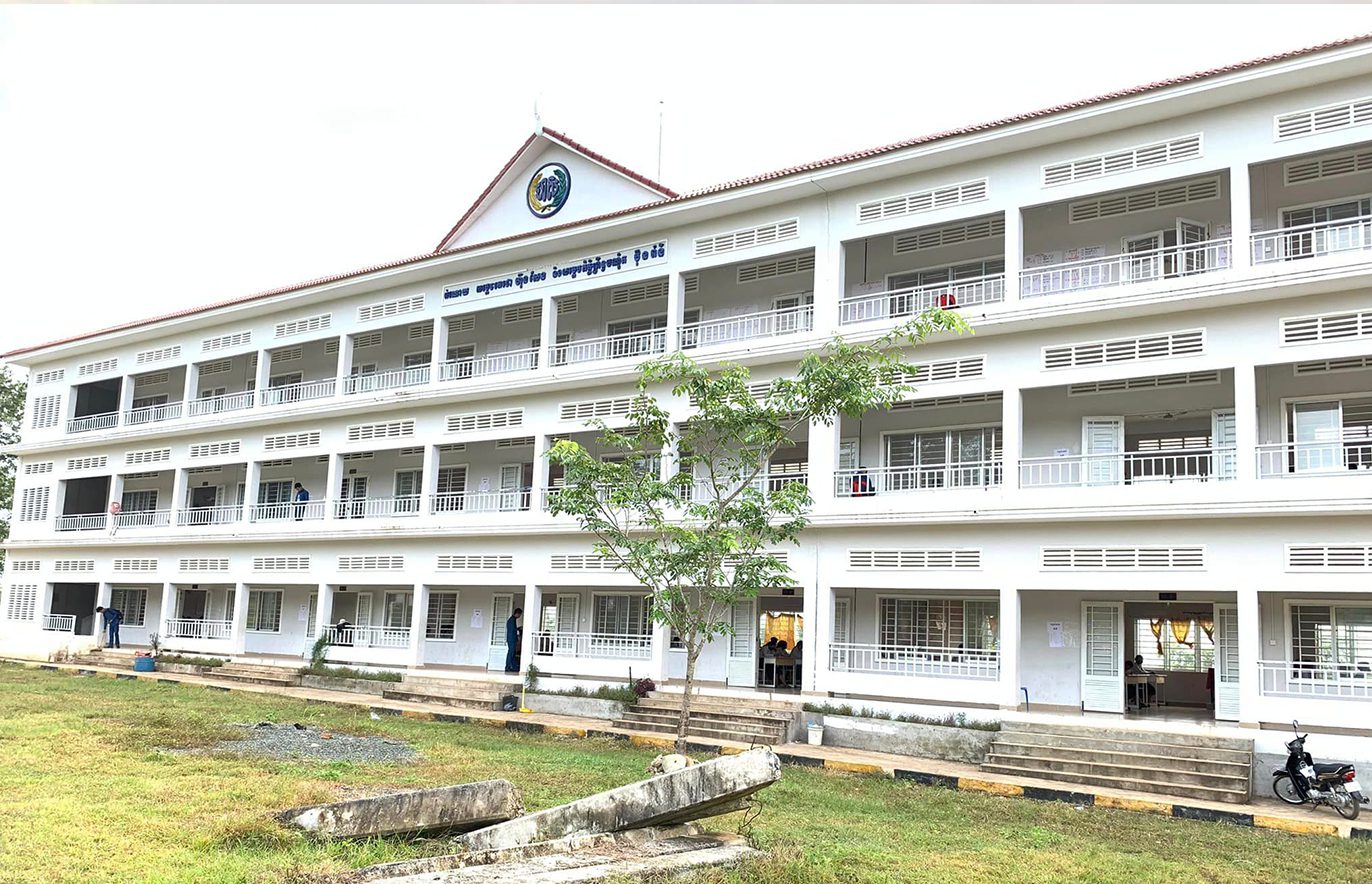 សិស្សជិត២០នាក់នៅវិទ្យា័យហ៊ុនសែនប្រម៉ោយ ដួលសន្លប់ដោយសារបញ្ហាសុខភាព - វីអូឌី - សុខភាព